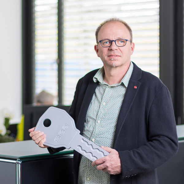 Ansprechpartner :: Unternehmen :: SEA Schliess-Systeme AG